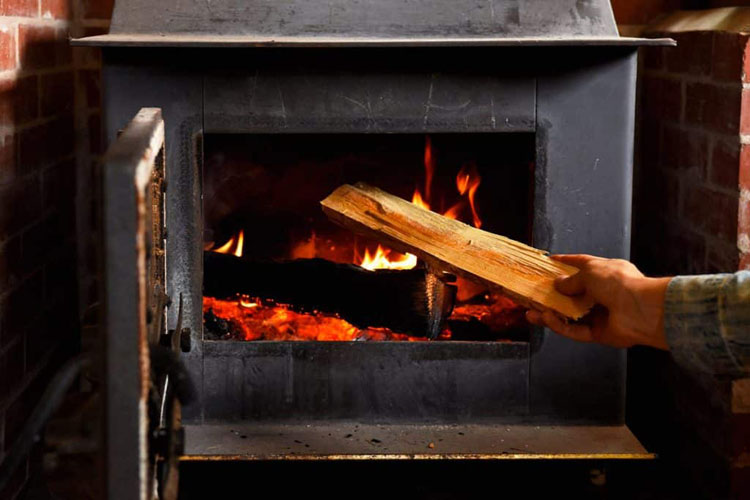 La guerre contre le chauffage au bois et les énergies alternatifs.